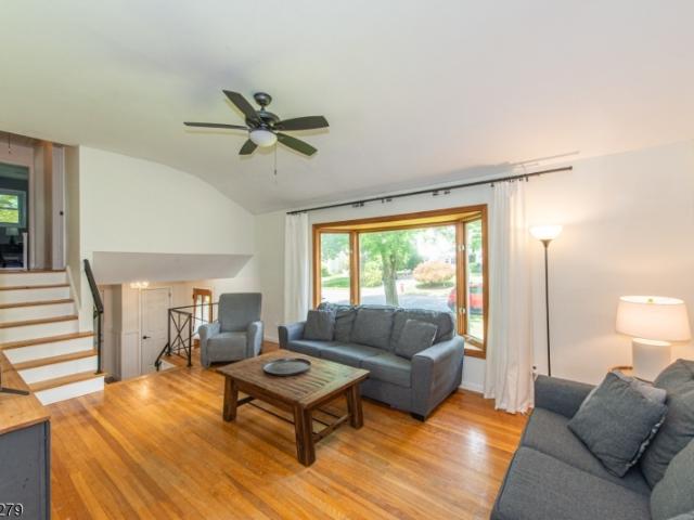 6 Honeyman Dr