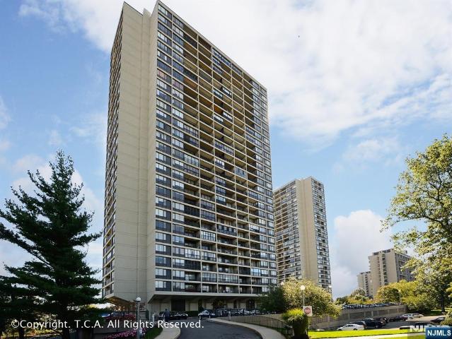 6 Horizon Road # 906