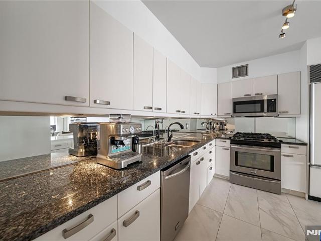 6 Horizon Road # 1605
