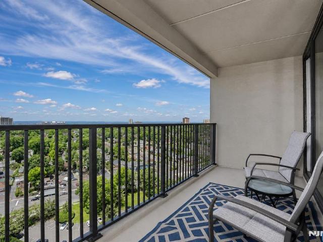 6 Horizon Road # 1904