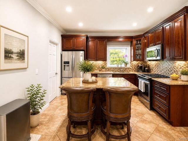 6 Inwood Place