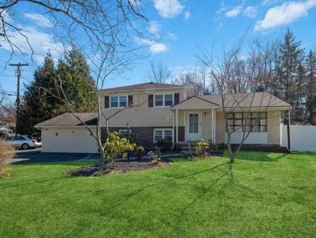6 Jackson Rd N, Poughkeepsie, NY 12603