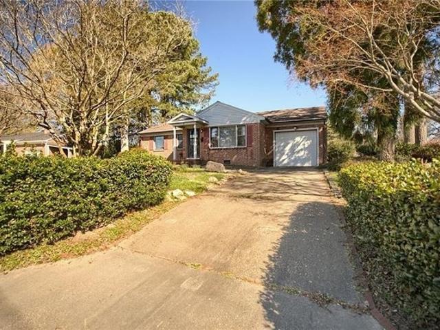 6 Karen Dr, Newport News, VA 23608