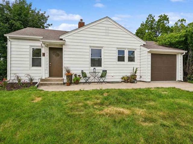 6 Kirkwood Cir, Iowa City, IA 52240