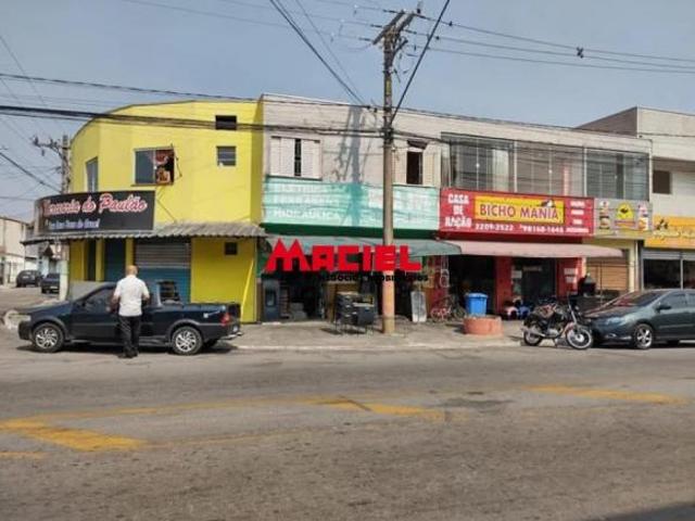 6 kitnet na parte superior e 4 comércio em baixo Av. Principal