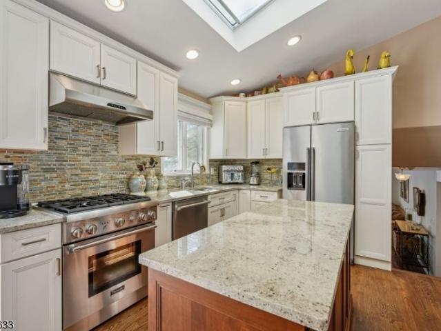 6 Knollwood Dr, Livingston Twp. Us, nj