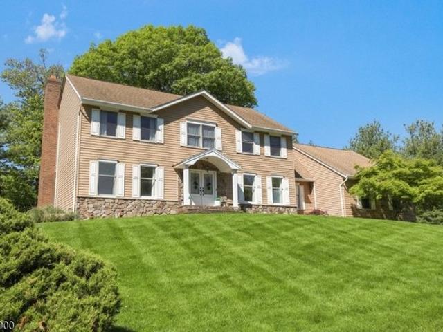 6 Kristen Ct, Wayne, NJ 07470