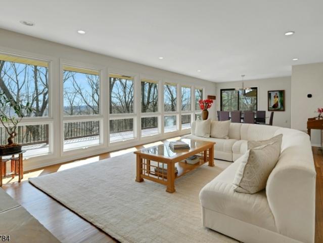 6 Lynnfield Drive