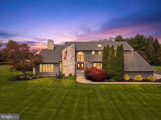 6 LA Rue Ln, Medford, NJ 08055