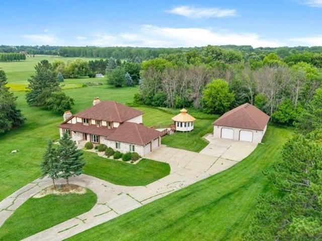 6 Lacosta Dr, Dellwood, MN 55110