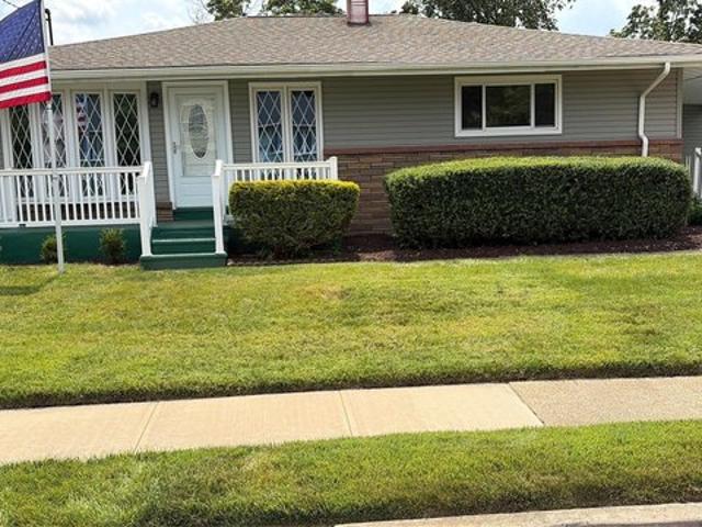6 Laclede Dr, Burlington, NJ 08016