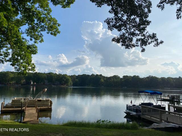 6 Lakeshore Court 97