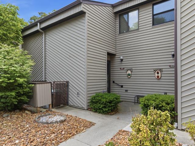 6 Lakeshore Ct # 101