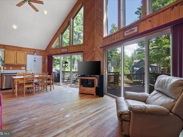 6 Lakeside Drive