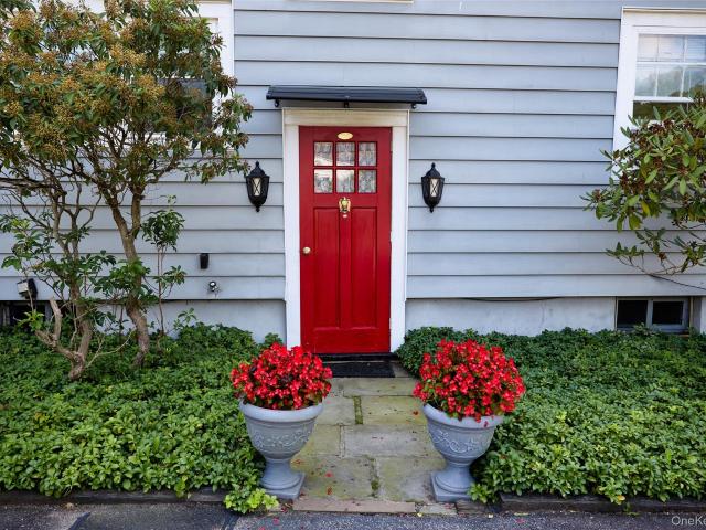 6 Laurel Road