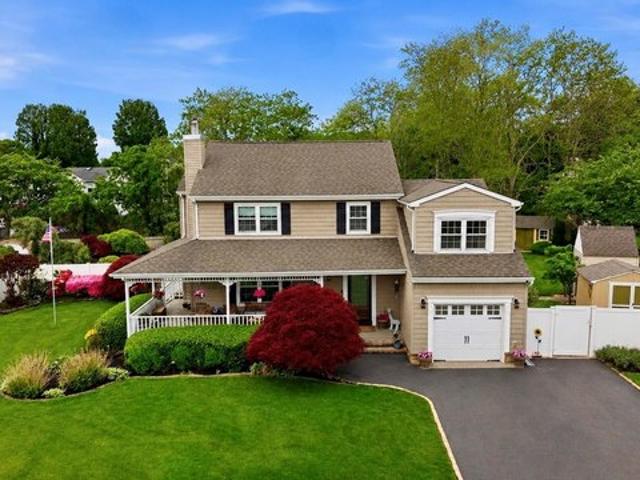 6 Lea Ave, Manorville, NY 11949