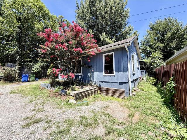6 Leita Lane