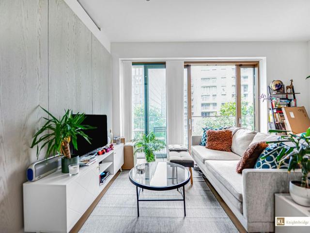6 Lewis Cubitt Walk, London N1C 2 bed apartment to rent £4,600 pcm £1,062 pw