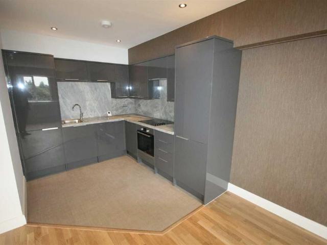 6 Liberty Centre Mount Pleasant. 2 bed flat to rent £1,750 pcm £404 pw