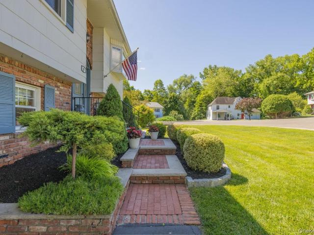 6 Lighthouse Court