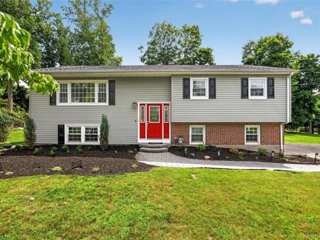 6 Linda Ln, Pearl River, NY 10965