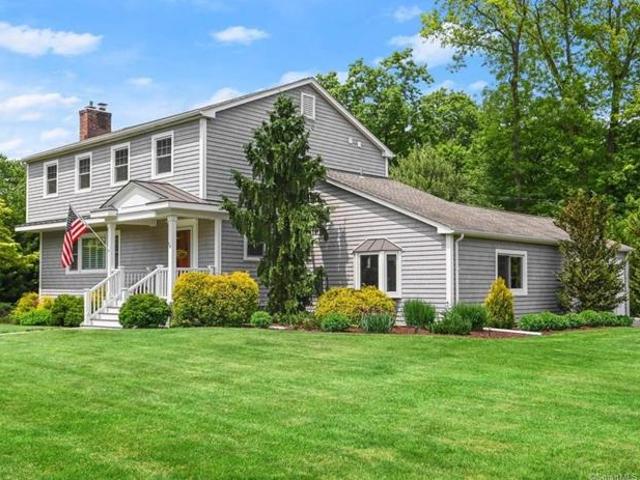 6 Lisa Ln, Norwalk, CT 06851