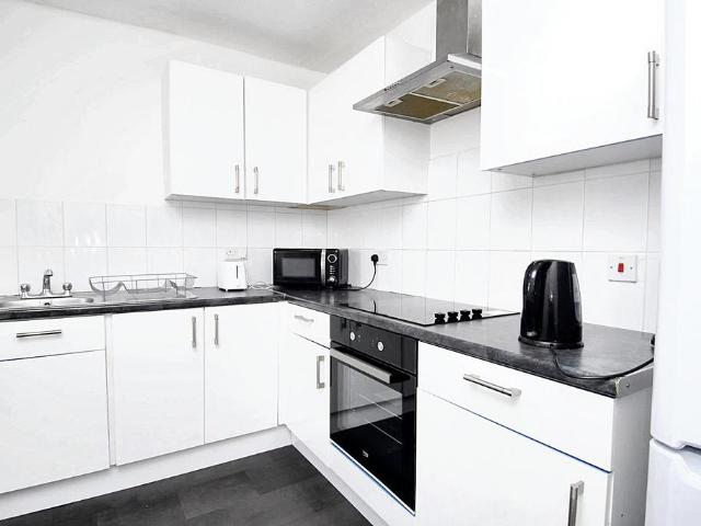 6 Lockyer Road, Plymouth PL3 3 bed flat to rent £1,846 pcm £426 pw