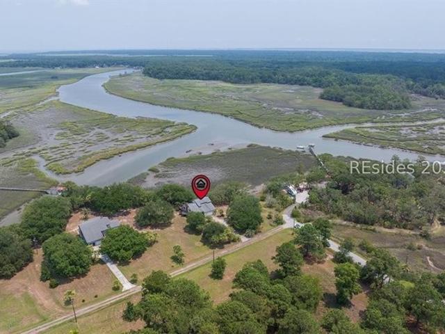 6 Locust Ln, Saint Helena Island, SC 29920