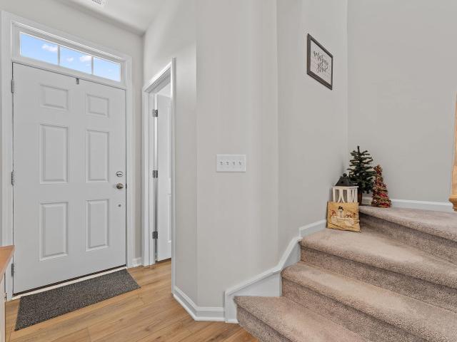 6 Loebner Lane