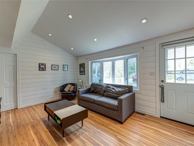 6 Longview Dr, East Quogue, NY 11942 | MLS #987991 | Compass