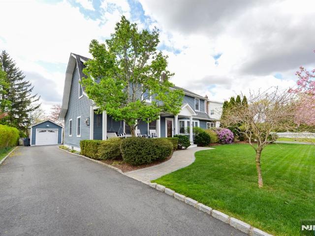 6 Long Avenue