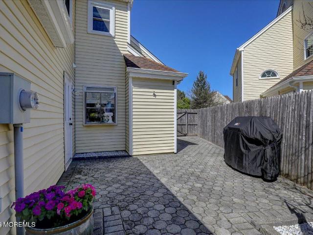 6 Longfellow Court