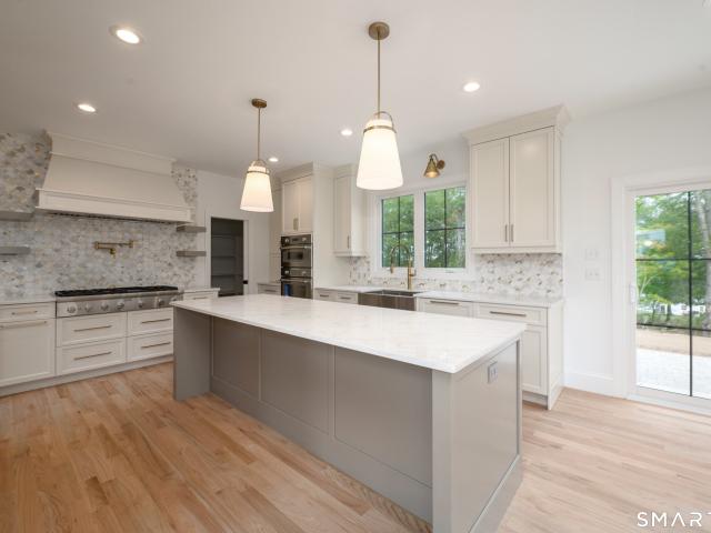 6 Pumpkin Grv, East Lyme, CT 06333 | MLS #24144 | Compass