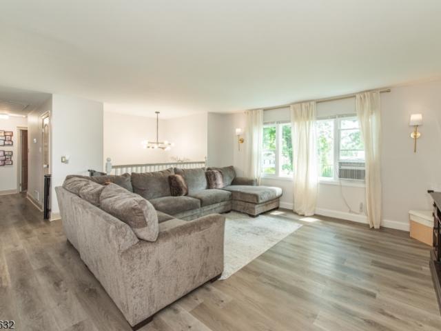 6 Parkview Dr