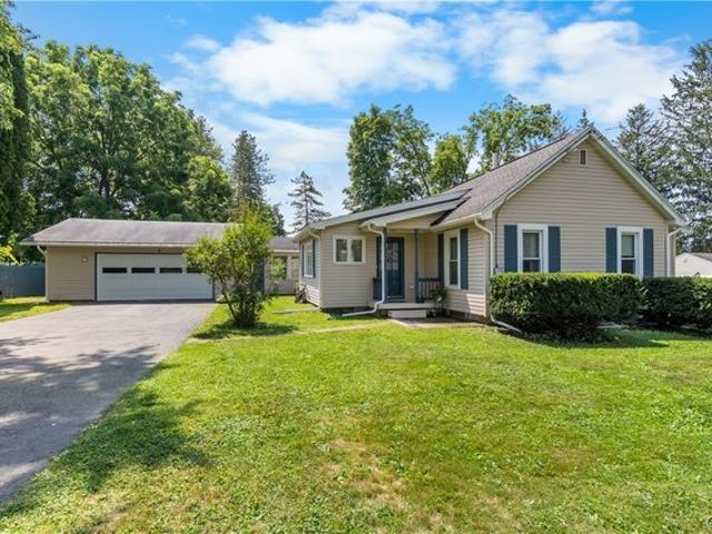 6 Parkway Dr, Baldwinsville, NY 13027