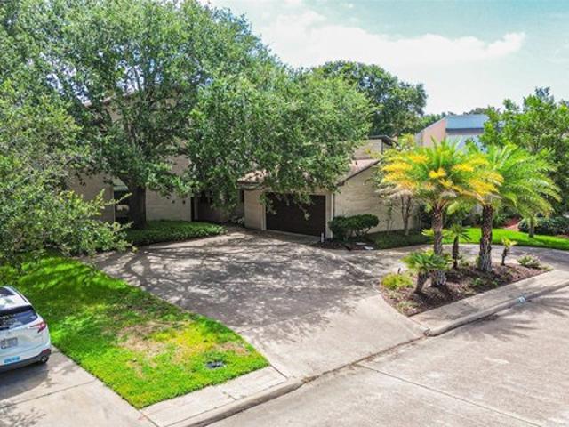 6 Park Ln, Galveston, TX 77551