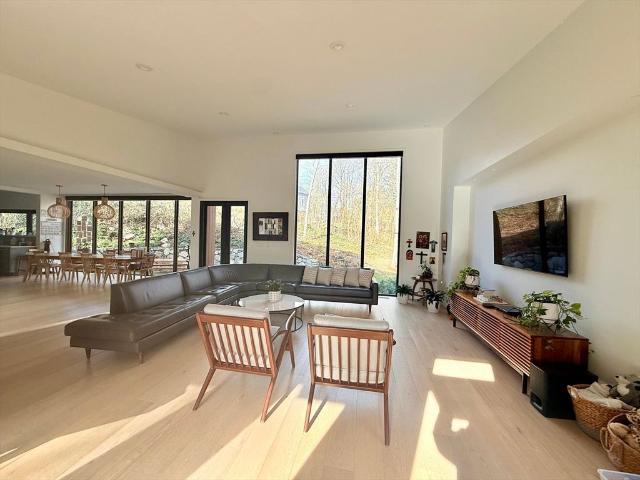 6 Parkside Dr, Brookline, US, MA