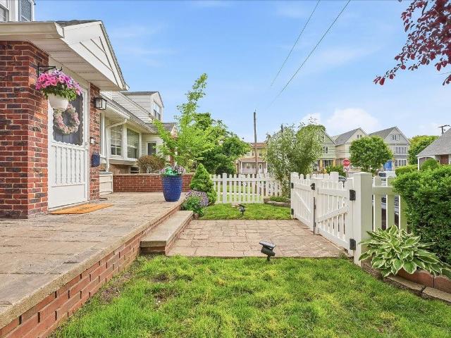 6 Parkside Lane