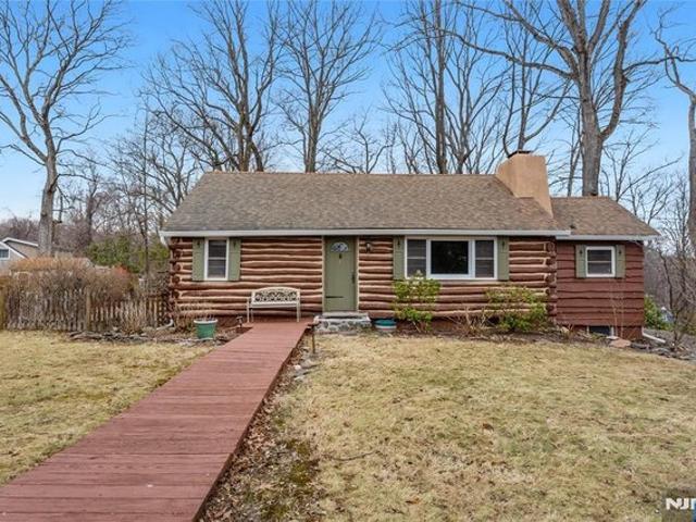 6 Partridge Trl, Kinnelon, NJ 07405