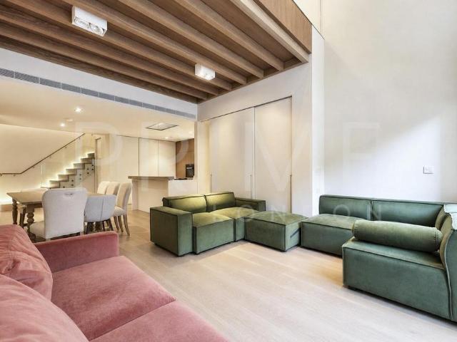6 Pearson Square, Fitzroy Place W1T 3 bed apartment to rent £8,233 pcm £1,900 pw