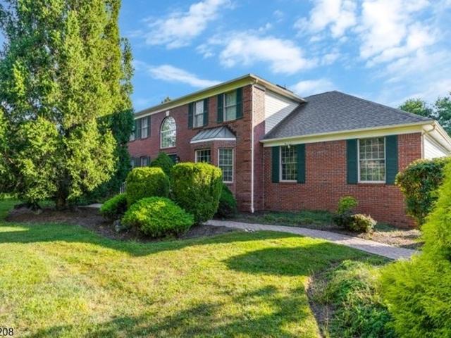 6 Pinewood Ln, Warren Twp, NJ 07059