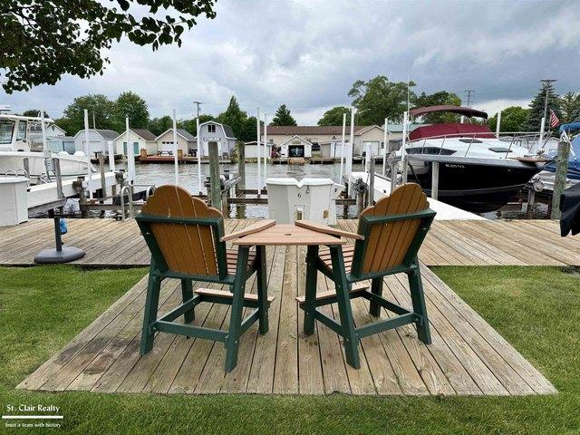 6 Pine River Clb, Saint Clair, MI 48079
