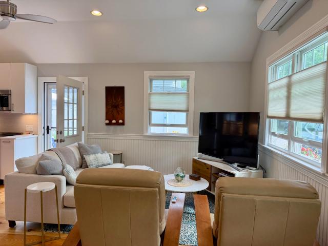6 Pleasant Avenue