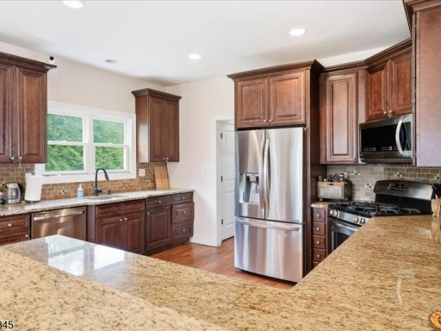 6 Poplar Pl