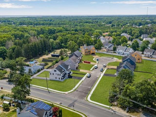 6 Potters Ct, Bayville, NJ 08721