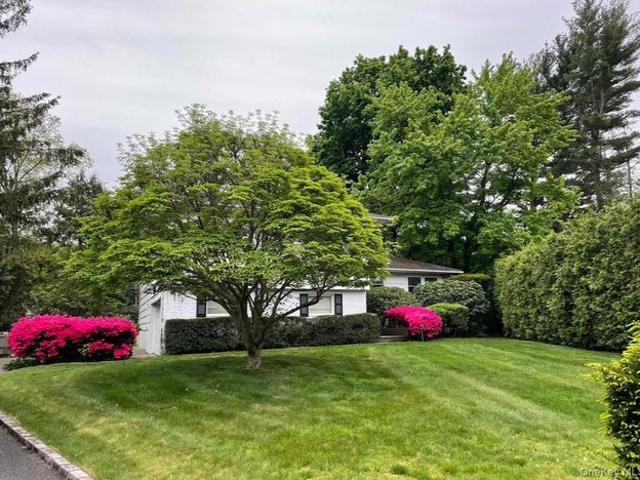 6 Preston Ct, Glen Cove, NY 11542