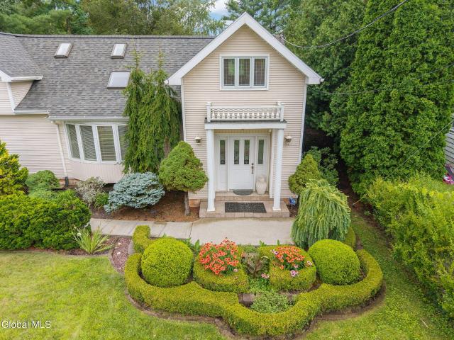 6 Quaker Drive
