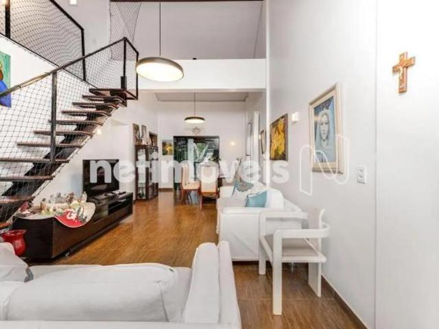 6 Quartos | 5 Suítes | Área de Lazer | Três Residências Interligadas | Varanda | Lavanderia