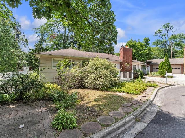 6 Ruthven Place