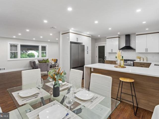 6 Ryan Rd, Cranbury, NJ 08512